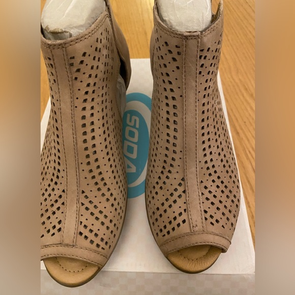 Earth | Shoes | Nwot Earth Brand Open Toe Shoes Size65 Color Says Dusty ...
